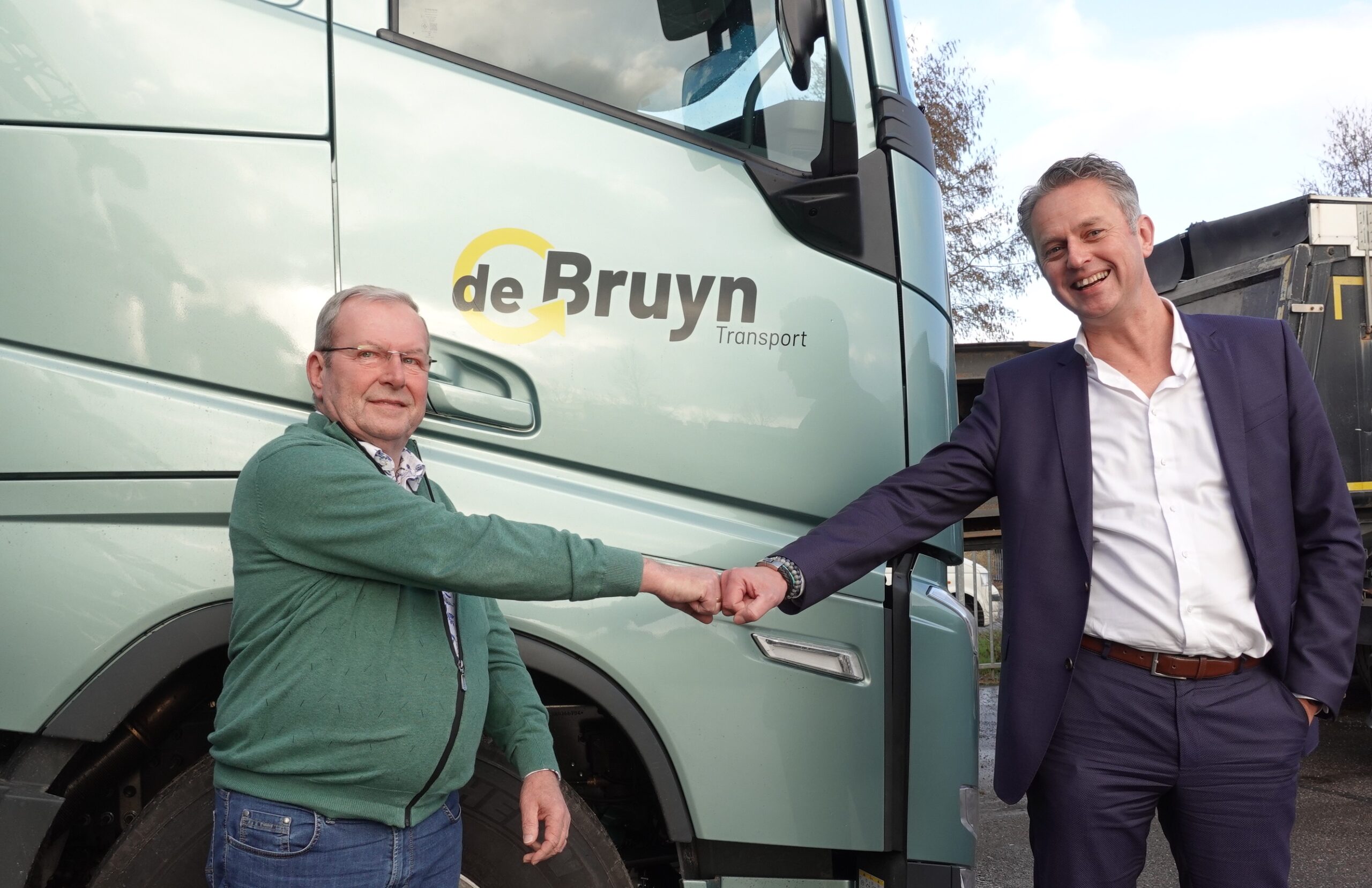 De Bruyn Transport en AquaMinerals tekenen contracten. - de Bruyn Transport